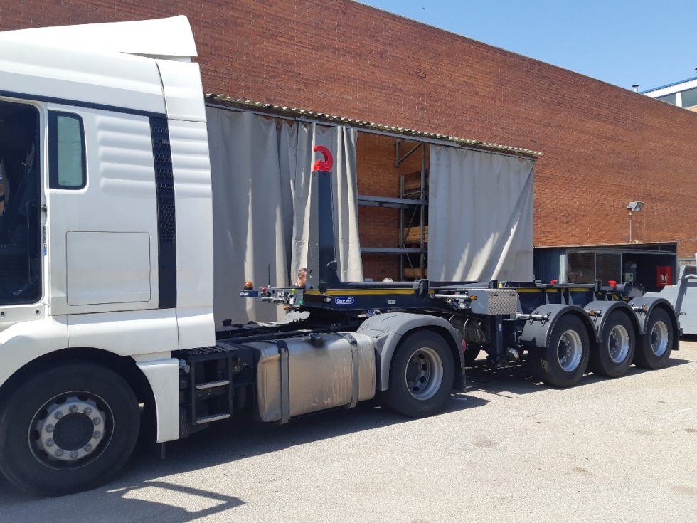 SIGUEN LAS ENTREGAS DE SEMI-REMOLQUES MULTIVOL EN INGLATERRA - Cayvol