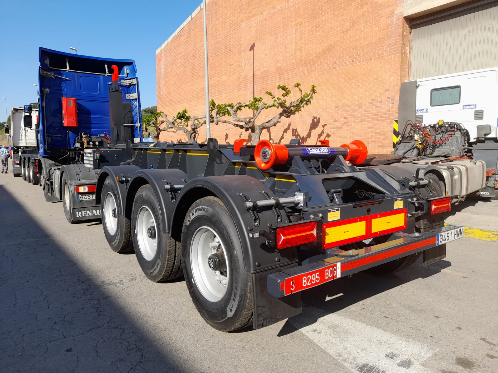 ENTREGADAS 2 NUEVAS UNIDADES DE NUESTRO SRMV-30/70 V16 CHEM EN UK - Cayvol
